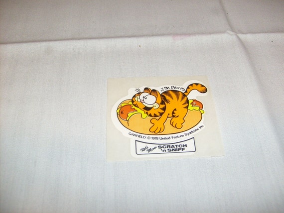 vintage scratch n sniff sticker garfield on relish hot dog