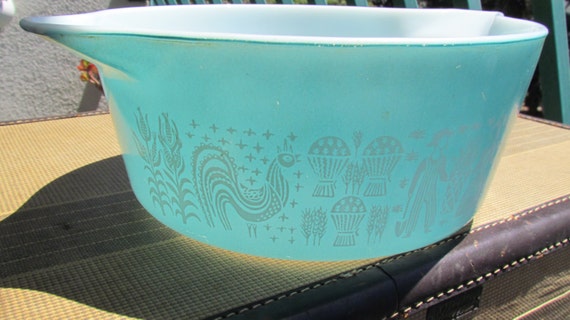Pyrex Bowl in the Cinderella Pattern White on Turquoise