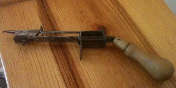 Items similar to Vintage Rug Crafters Tufting Tool - Hand Tufting ...