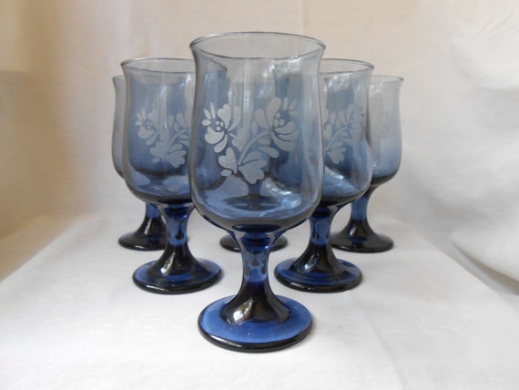 Vintage Pfaltzgraff Yorktowne 6 Blue Etched by pequenaboutique