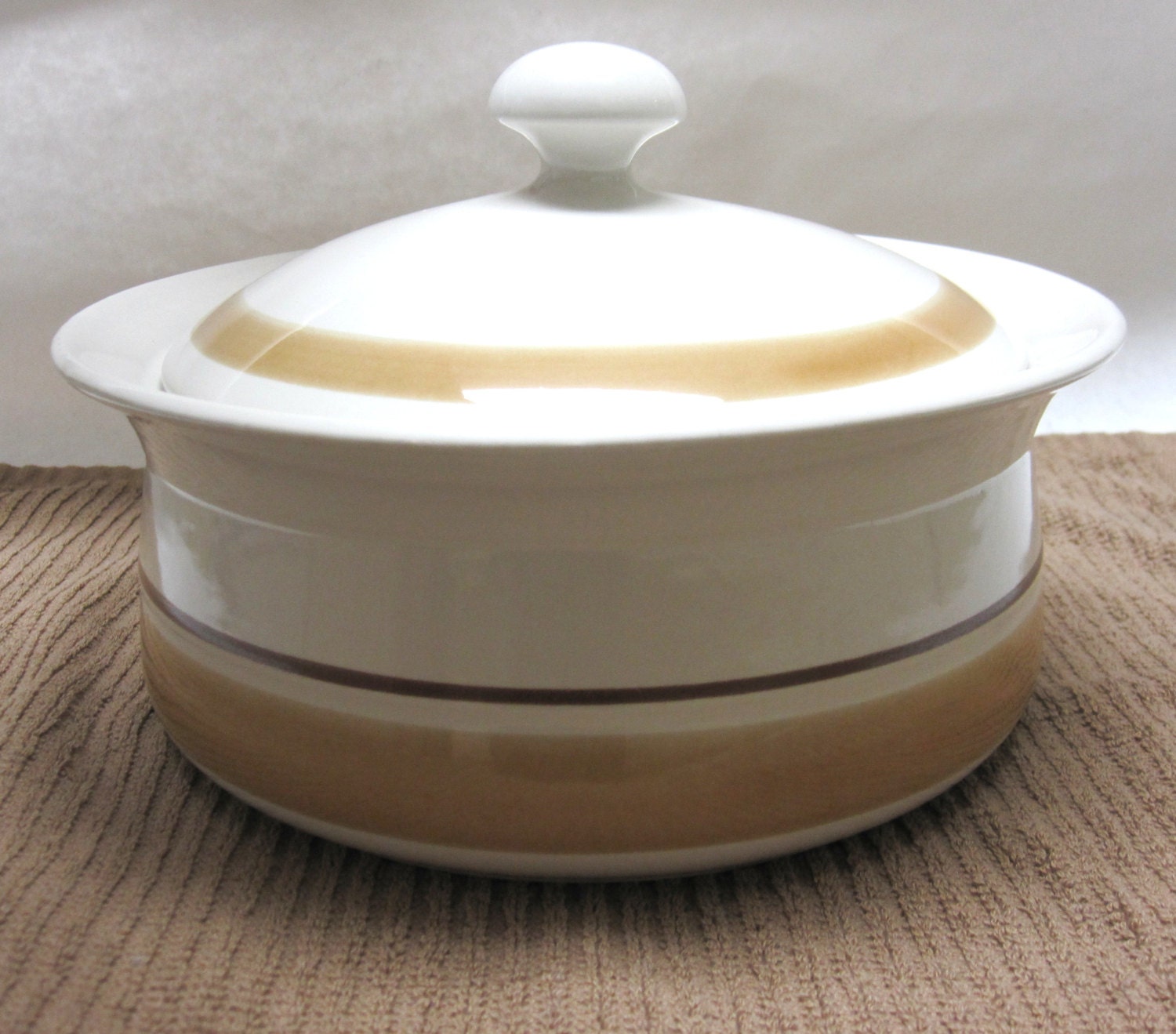 Hearthside Round Covered Vegetable Bowl Dish Casserole Pot Serving ...