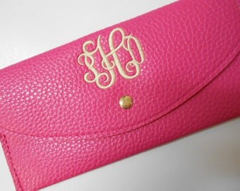 Monogram Wallet Font Shown INTERLOCKING
