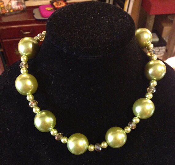 Items Similar To Green Pearl Necklace On Etsy