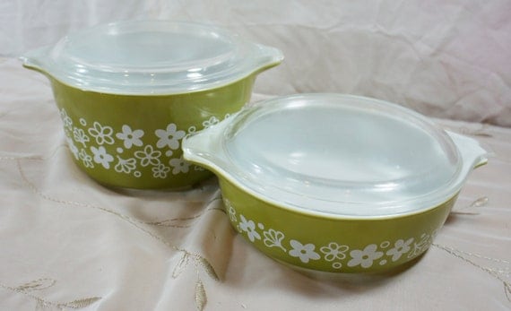 green pyrex casseroles with white flowers 1 pt 1 qt crazy