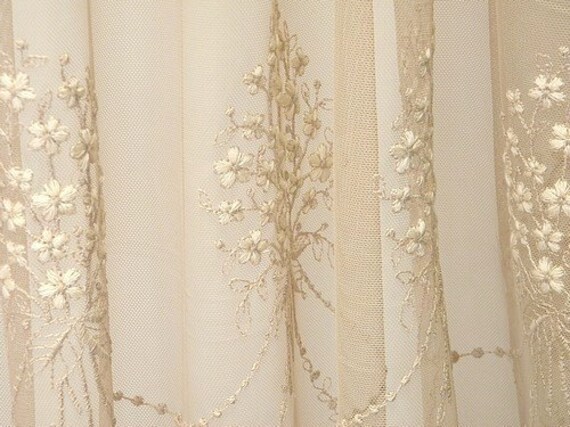 WHAT KIND OF MATERIAL FOR CURTAINS Material