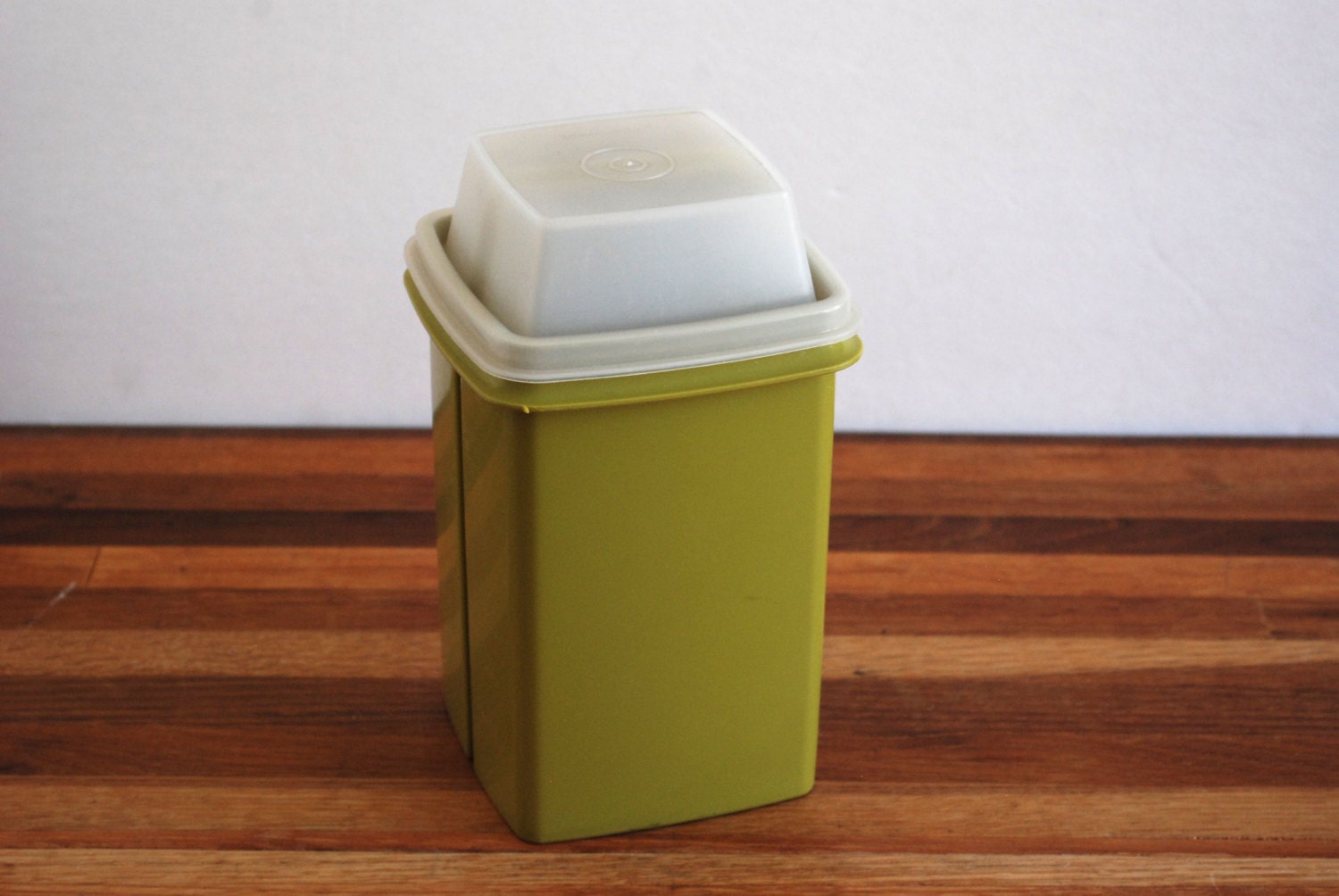 Avocado Green – Tupperware – Pickle Keeper – 70’s – Haute Juice