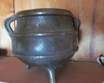 Popular items for iron pot on Etsy