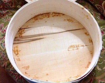 Round Wood Box with lid, Shaker style