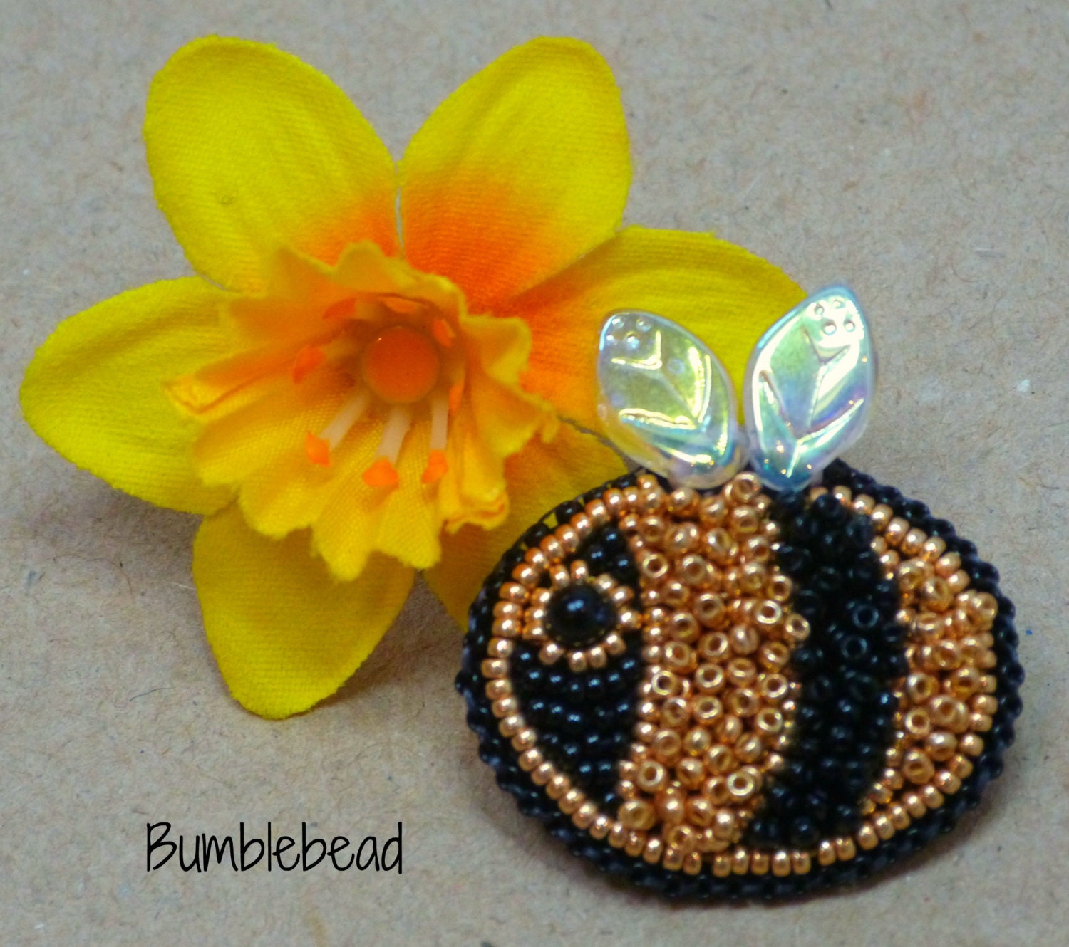 TUTORIAL: Bead Embroidered Little Bee Brooch Tutorial A