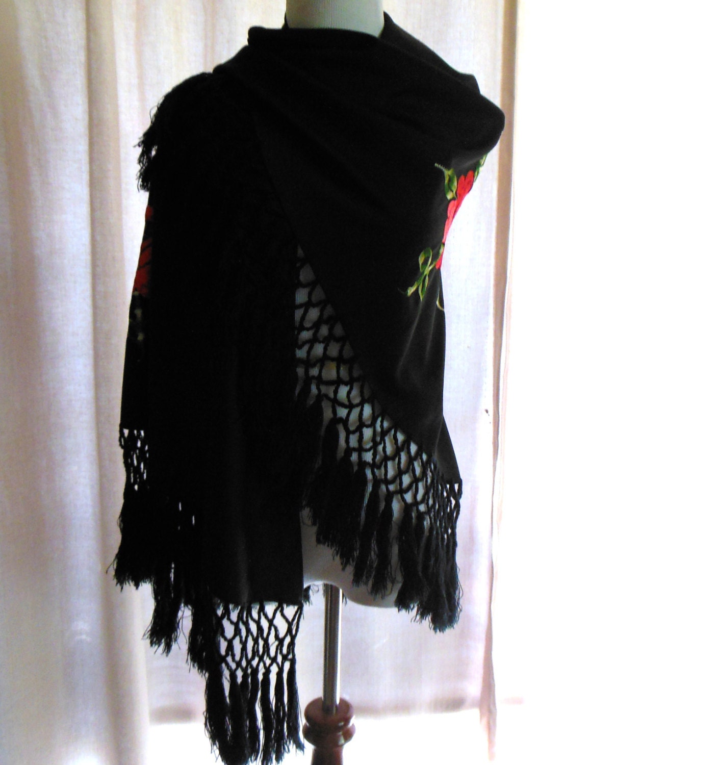 Mexican Shawl Black w Red Roses and long fringe Spanish style