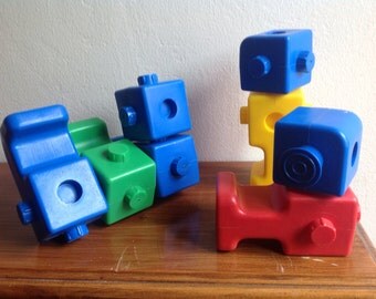 Tupperware Toy 1970's KUP-L-UPS Pop Together Block Set