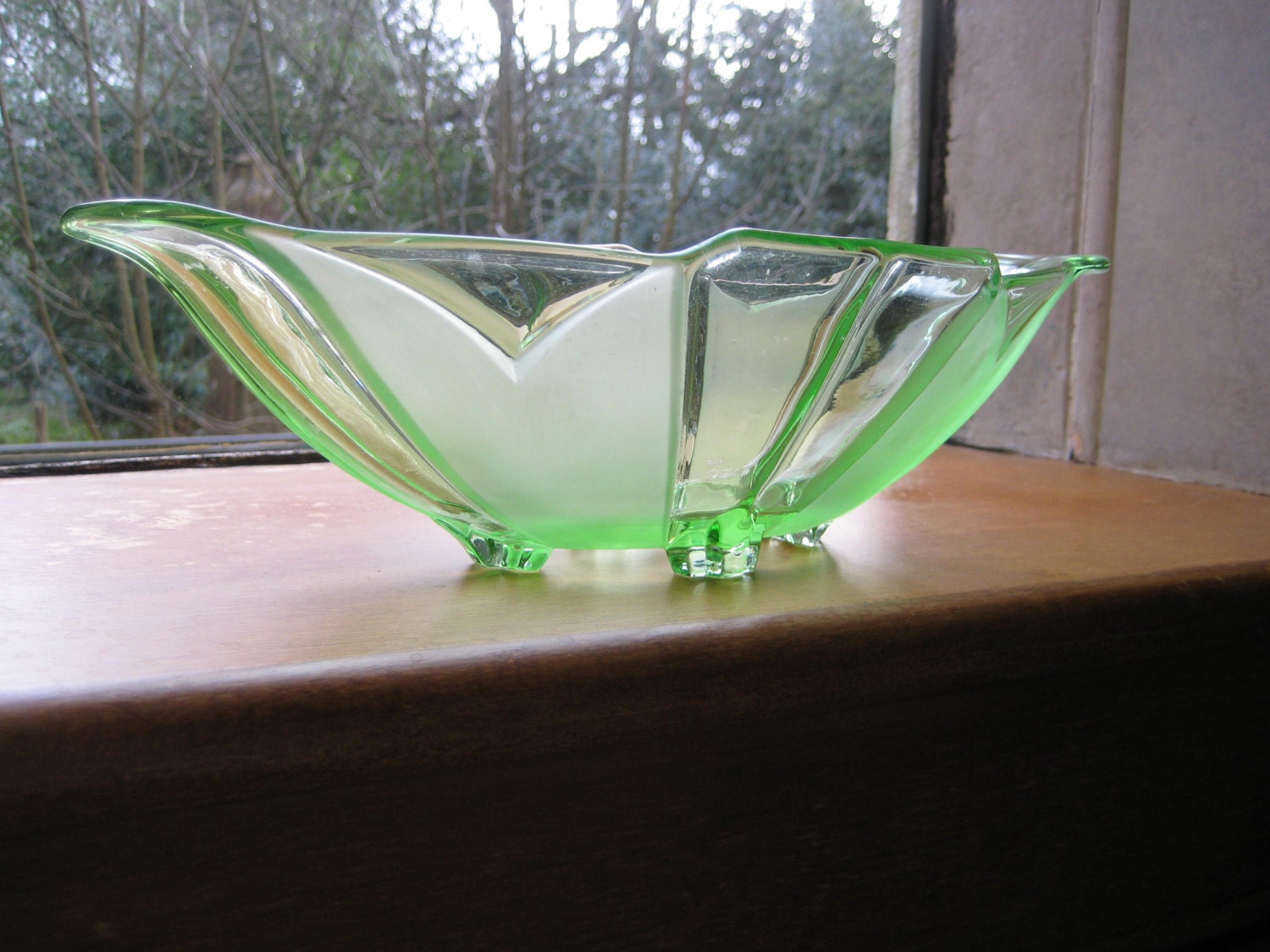 Green glass boat-shaped bowl