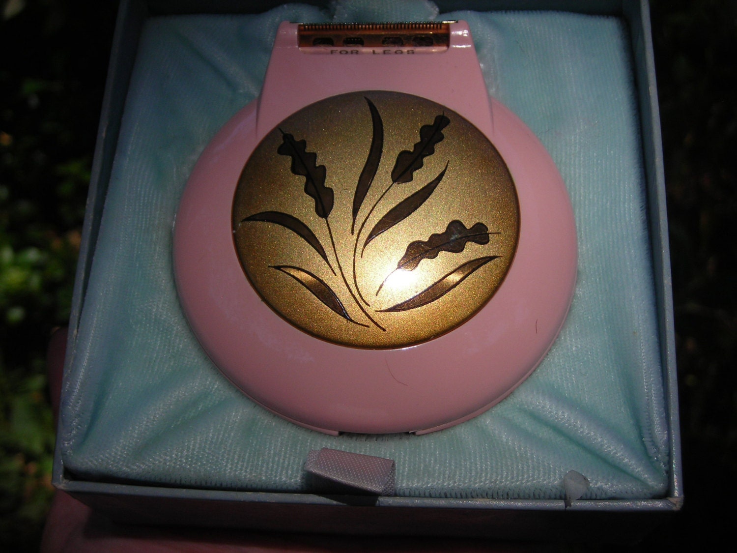 vintage 1950s Lady Sunbeam Shavemaster electric shaver for