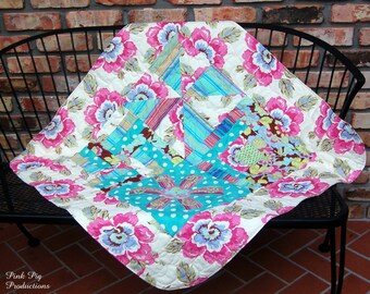 Kids Quilt with US Map and World Map on by PinkPigProductions