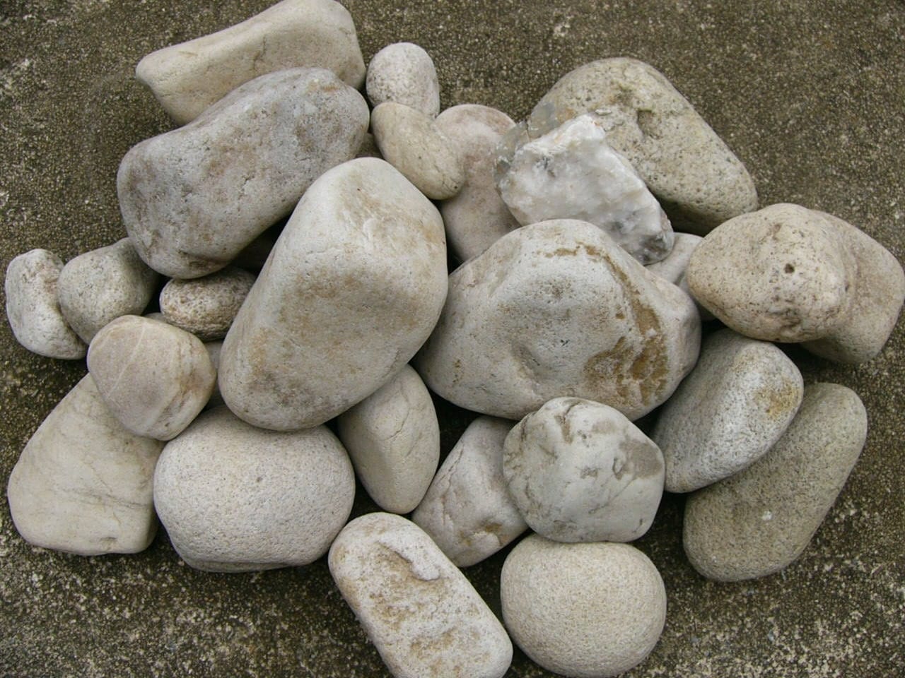 Big White Rocks Garden Fountain Rocks sizes to by RockSisters