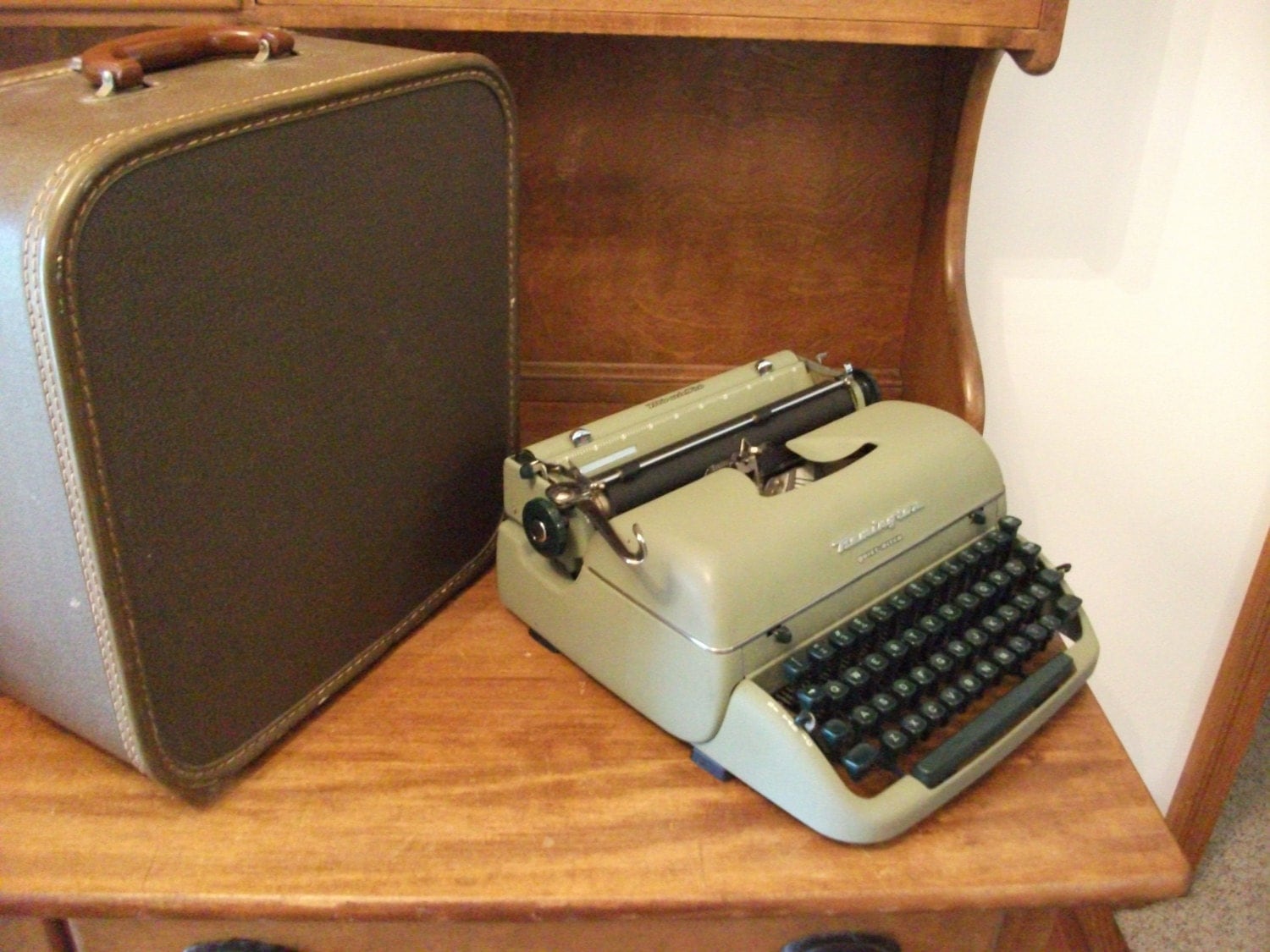 Typewriter – Remington Quiet Riter Typewriter – Manual Portable ...