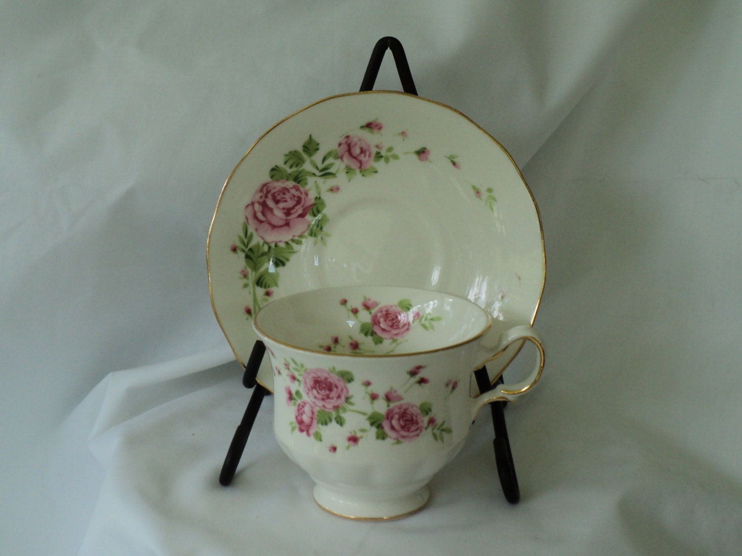 Vintage Avon tea cup Pink Roses Fine Bone China Made In England – Haute ...