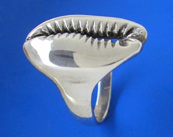 Cowrie shell ring | Etsy