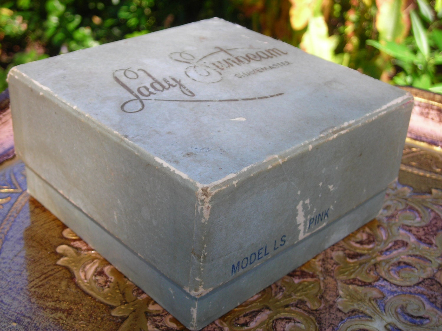 vintage 1950s Lady Sunbeam Shavemaster electric shaver for