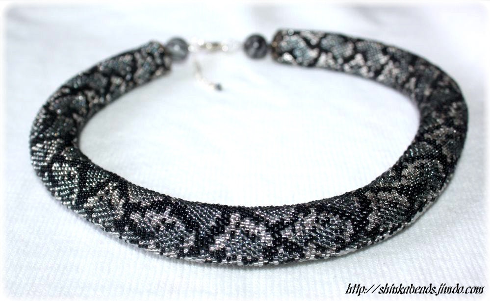 Python snake skin bead crochet rope necklace pattern