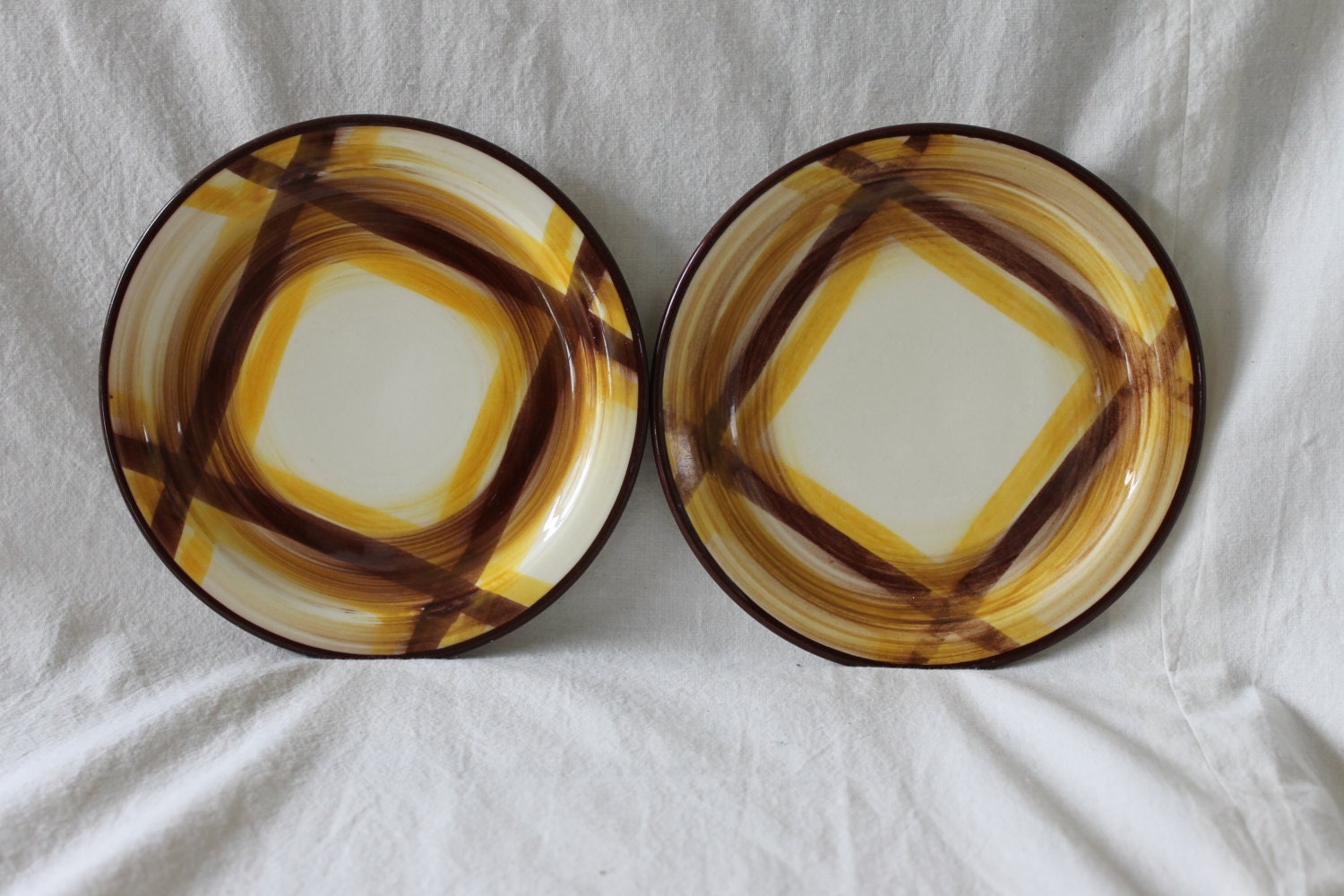 Vintage set of two VernonWare, VernonWare dessert plates, 1937-58 ...