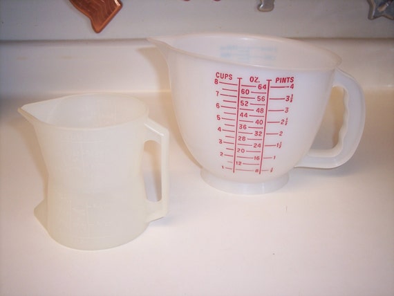 Tupperware measuring cup batter bowl 8 cup and dual sided Wet