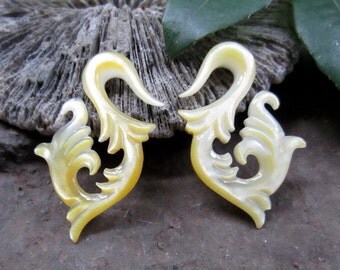 2g - 6mm Hand carved Yellow Mother organic ear gauge, Wedding gauges ...