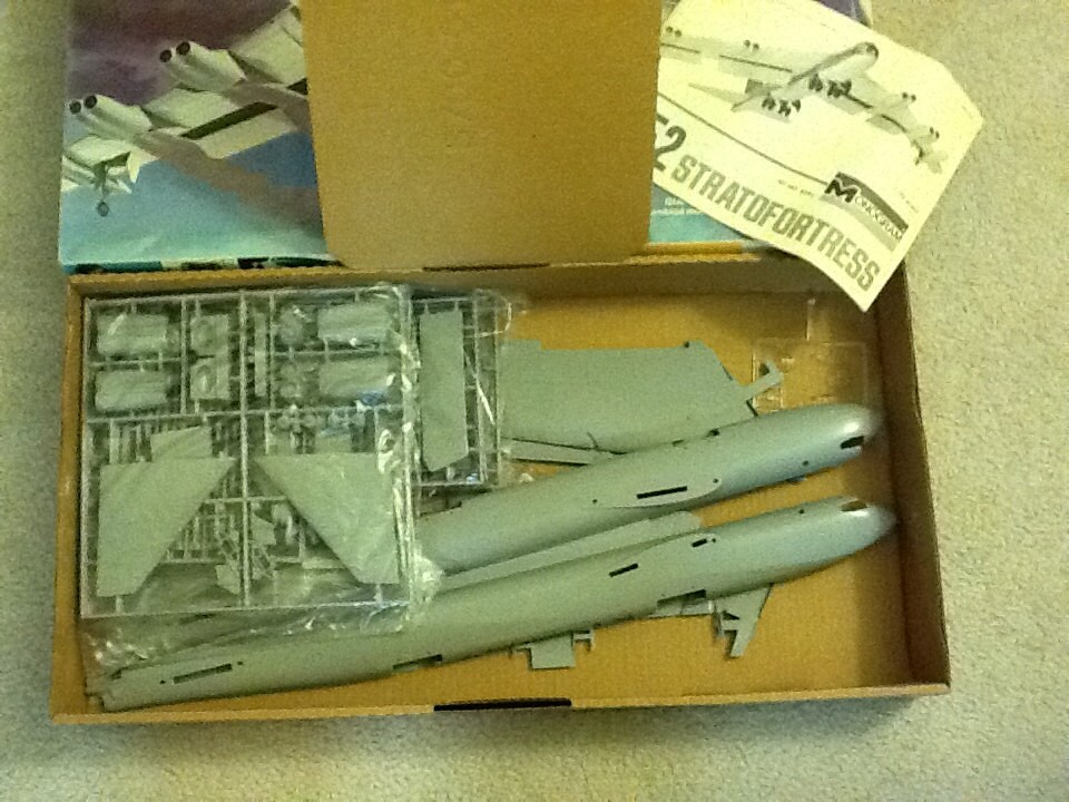 Vintage 1/72 scale B-52 bomber plastic model kit. by mancavestuff