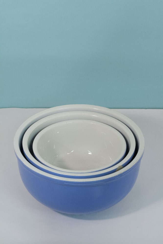 Periwinkle Blue Mixing Bowls – Set of 3 (one has chip) – Haute Juice