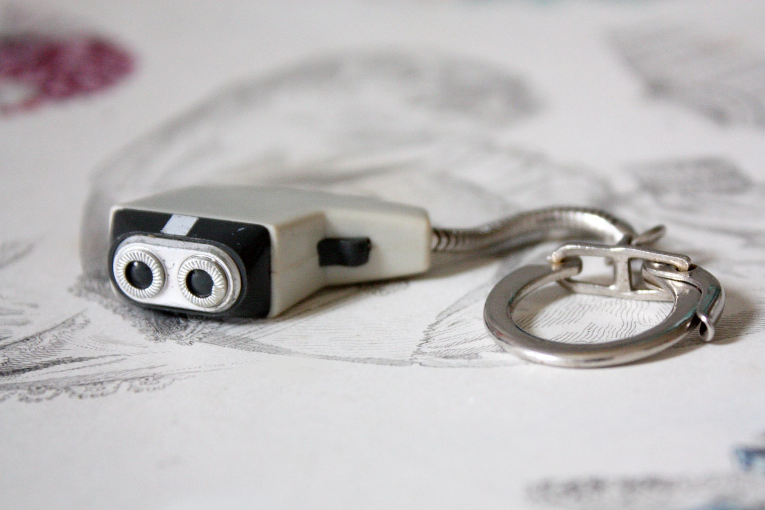 Electric Razor – Vintage Keychain – Haute Juice