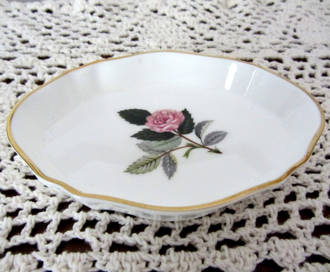 Wedgwood Hathaway Rose' Oval Bone China Trinket or