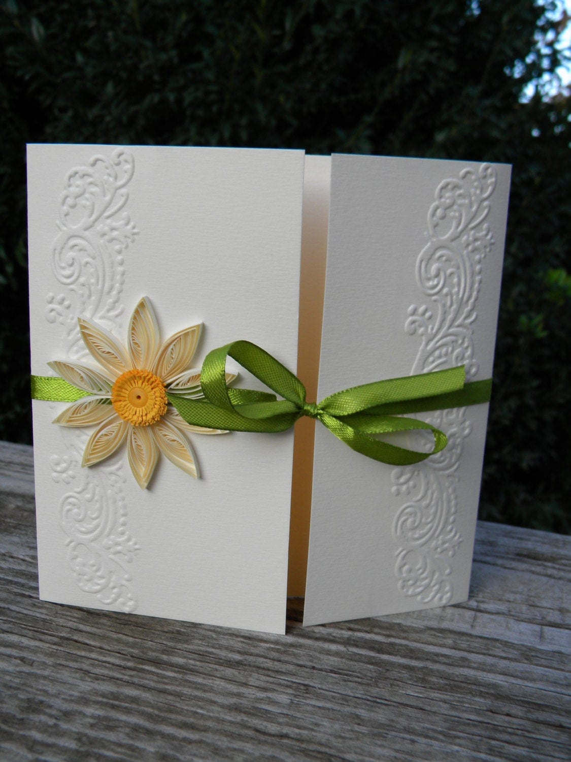 Daisy wedding invitation / Daisy stationery – OnePaperHeart ...