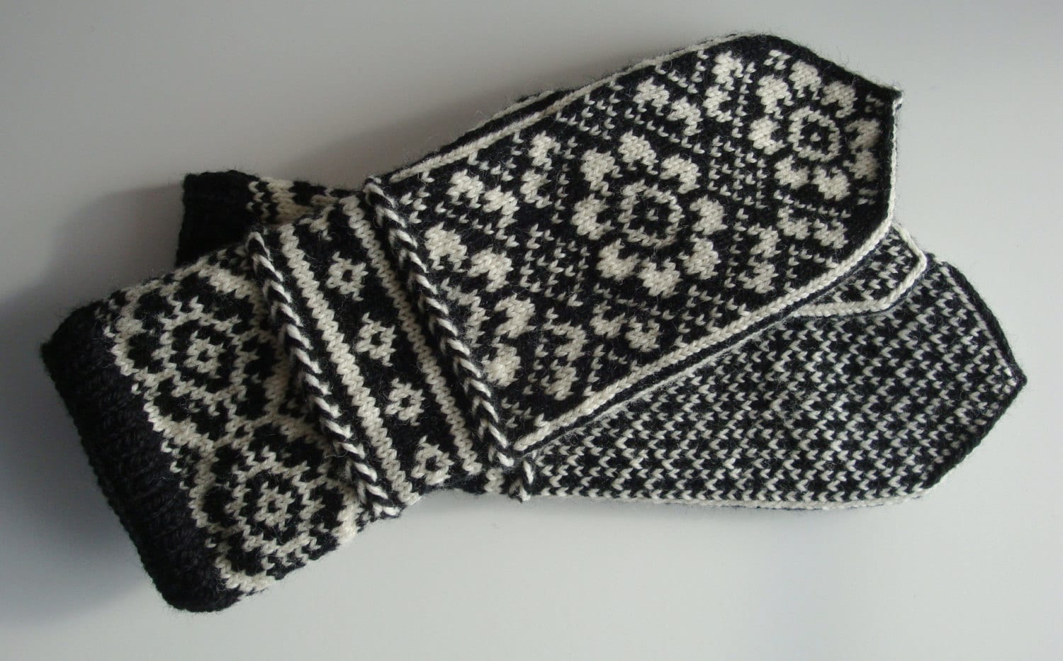 Fair Isle Mittens Norwegian Scandinavian Latvian Braid Off