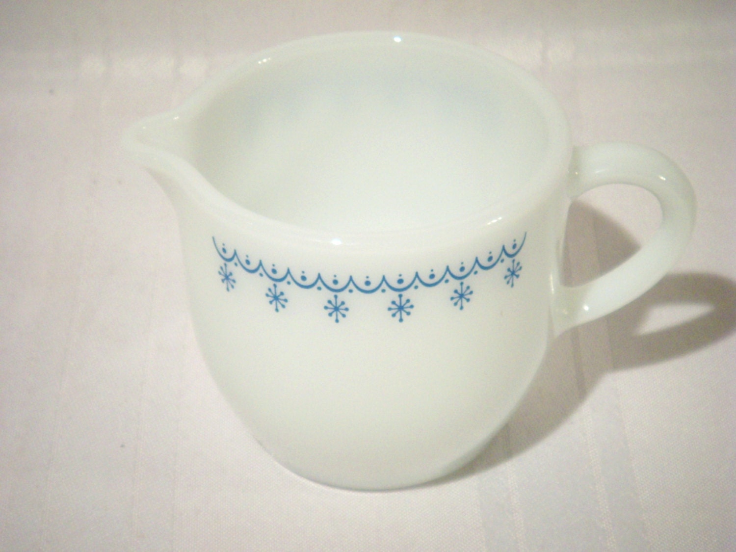 Pyrex Snowflake Blue Creamer, 1970s, Corning, Made in USA – Haute Juice