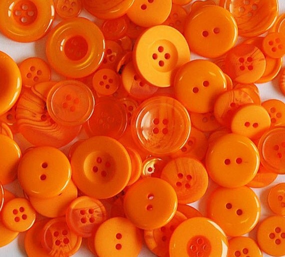 100 Mixed Orange Buttons multi sizes 1/4 up to by moggyssupplyshop
