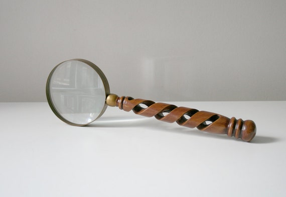 giant-magnifying-glass