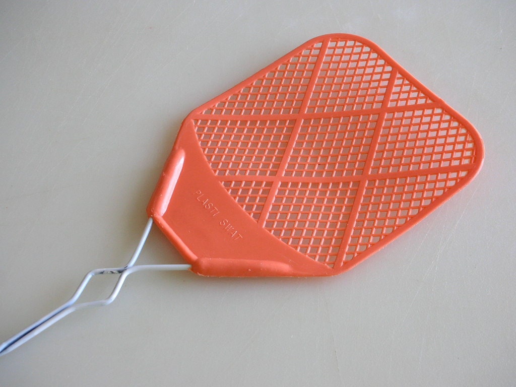 Vintage Fly Swatter Coral Pink Retro PLASTI-SWAT Wire Handle