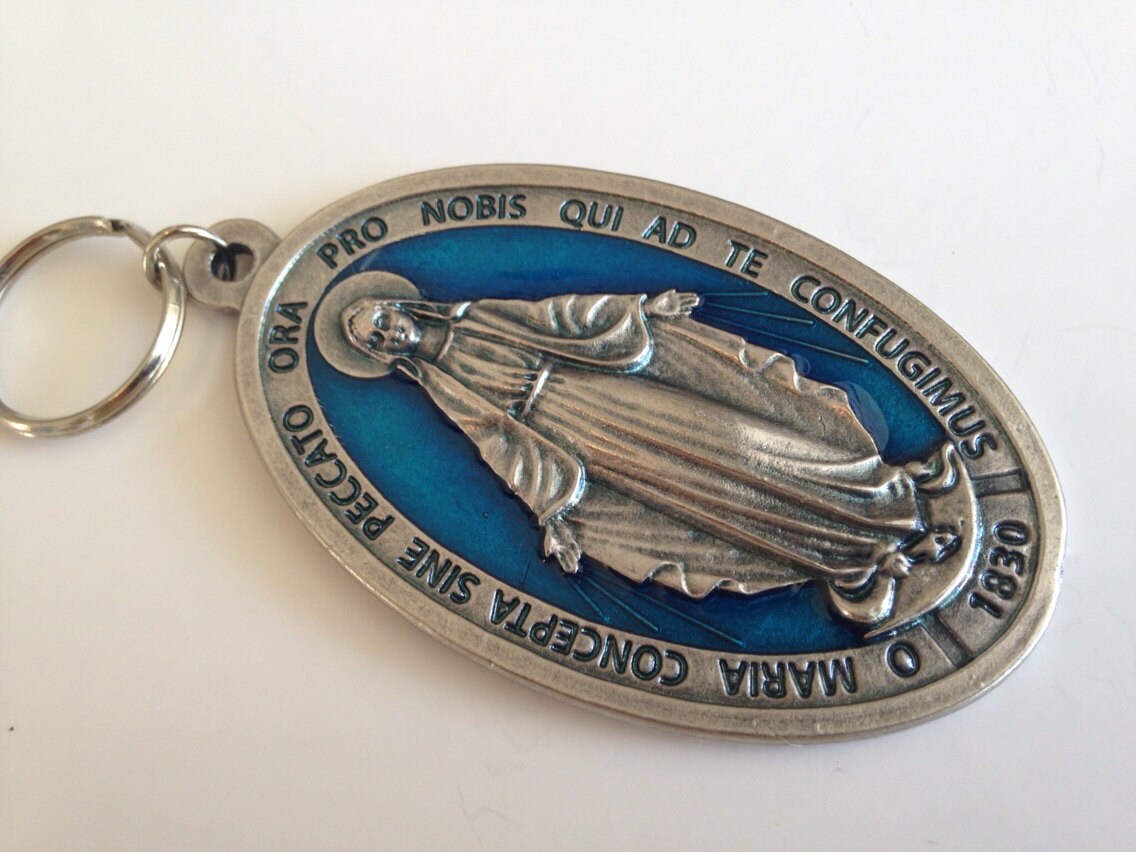 Virgin Mary medal key chain hand finished/ llavero con medalla