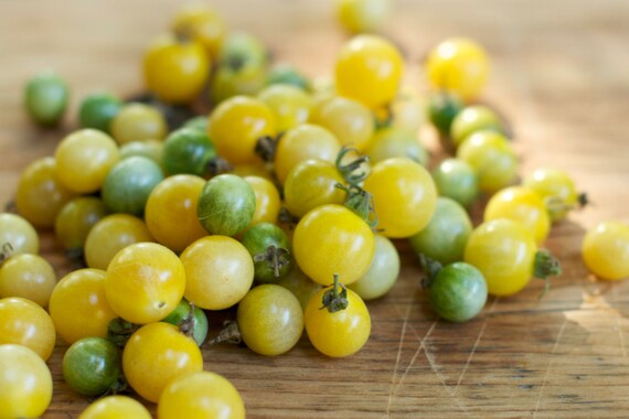 Articles similaires à Graines de tomate groseille blanche neige sur Etsy