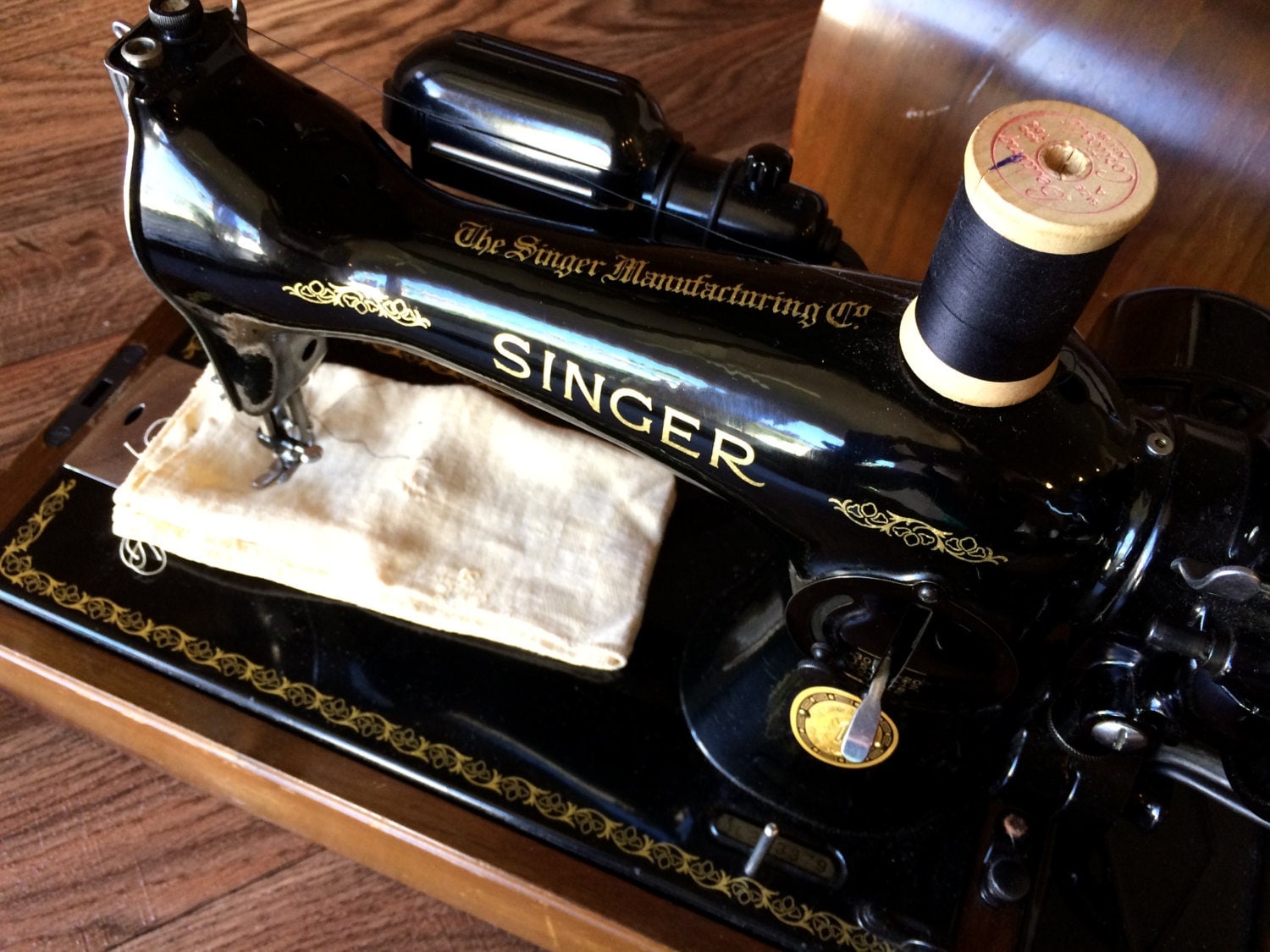 FREE SHIPPING Antique Singer Electric Sewing Machine Model