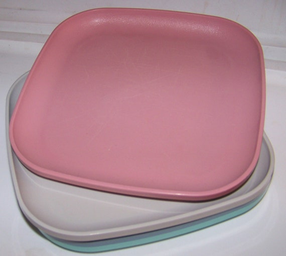 Four Vintage Tupperware Plates Size 8x8 Square