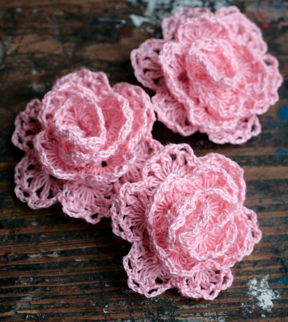 Crochet Linen Rose Brooch pink