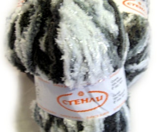 Fancy Yarn. Bumpy design multicolor shades of blue by HandyFamily