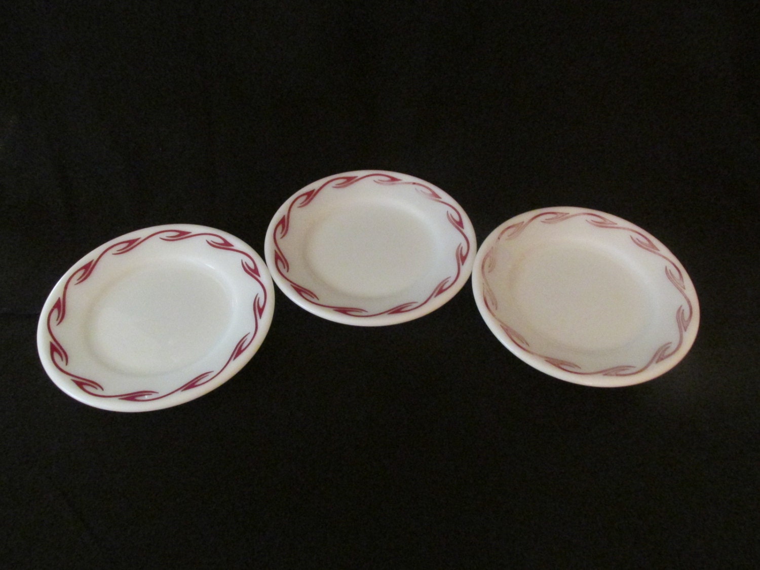 Vintage Set of 3 PYREX Corning Decor Red Plates – Haute Juice