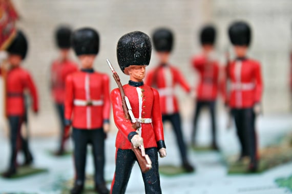 Vintage Toy Soldiers Miniature British Red Coats Britains Ltd