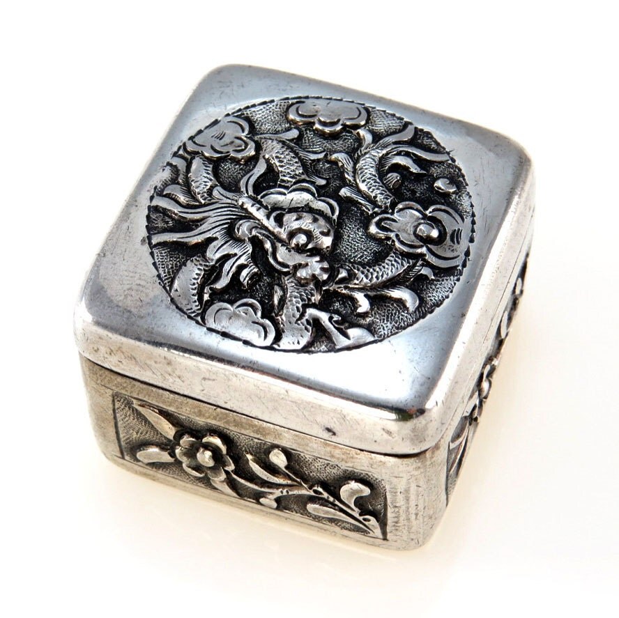 Vintage Repousse Silver Tone Metal Dragon Snuff Pill Box – Haute Juice