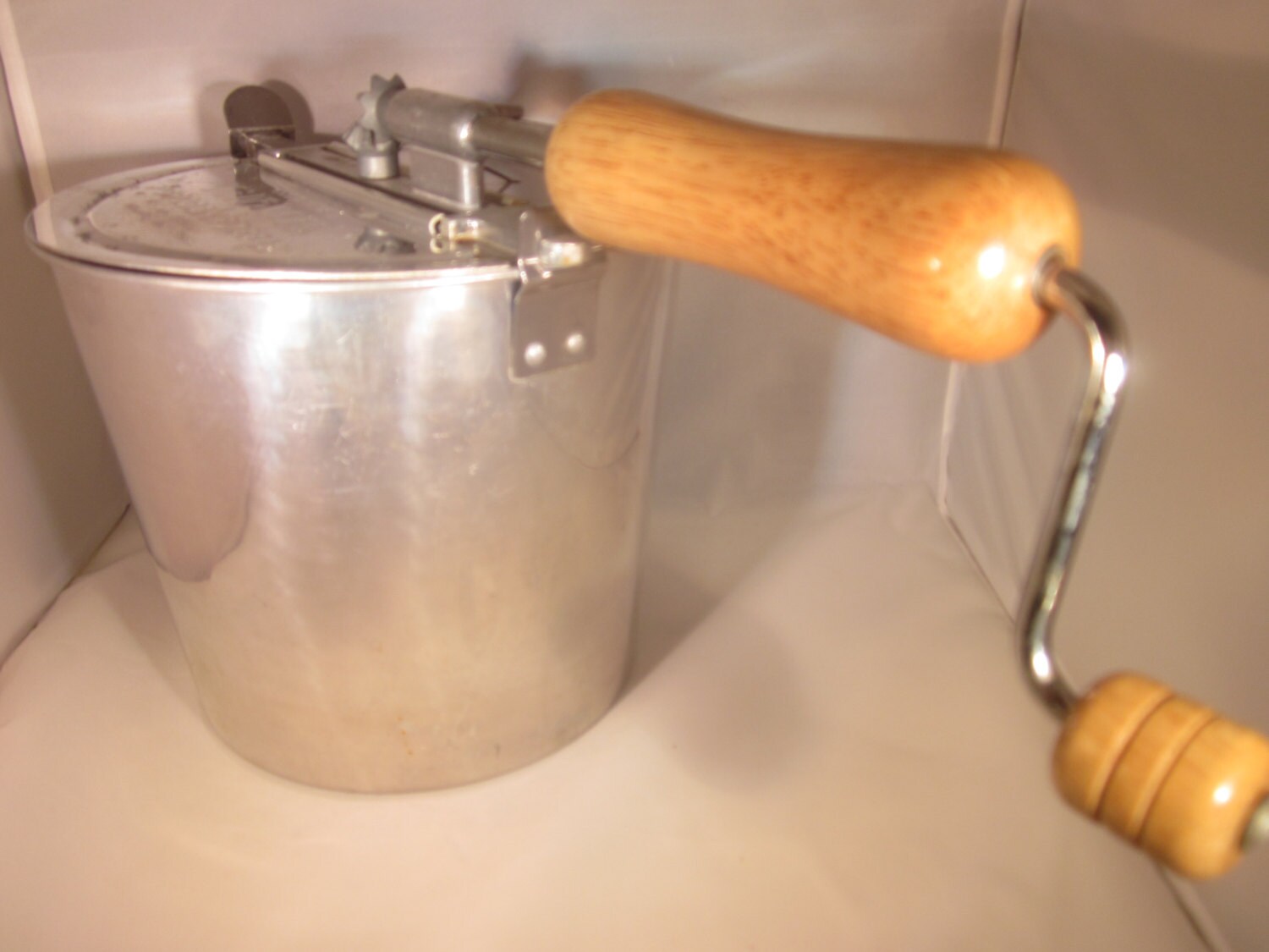 Vintage Felknor Old Fashioned Popcorn Popper