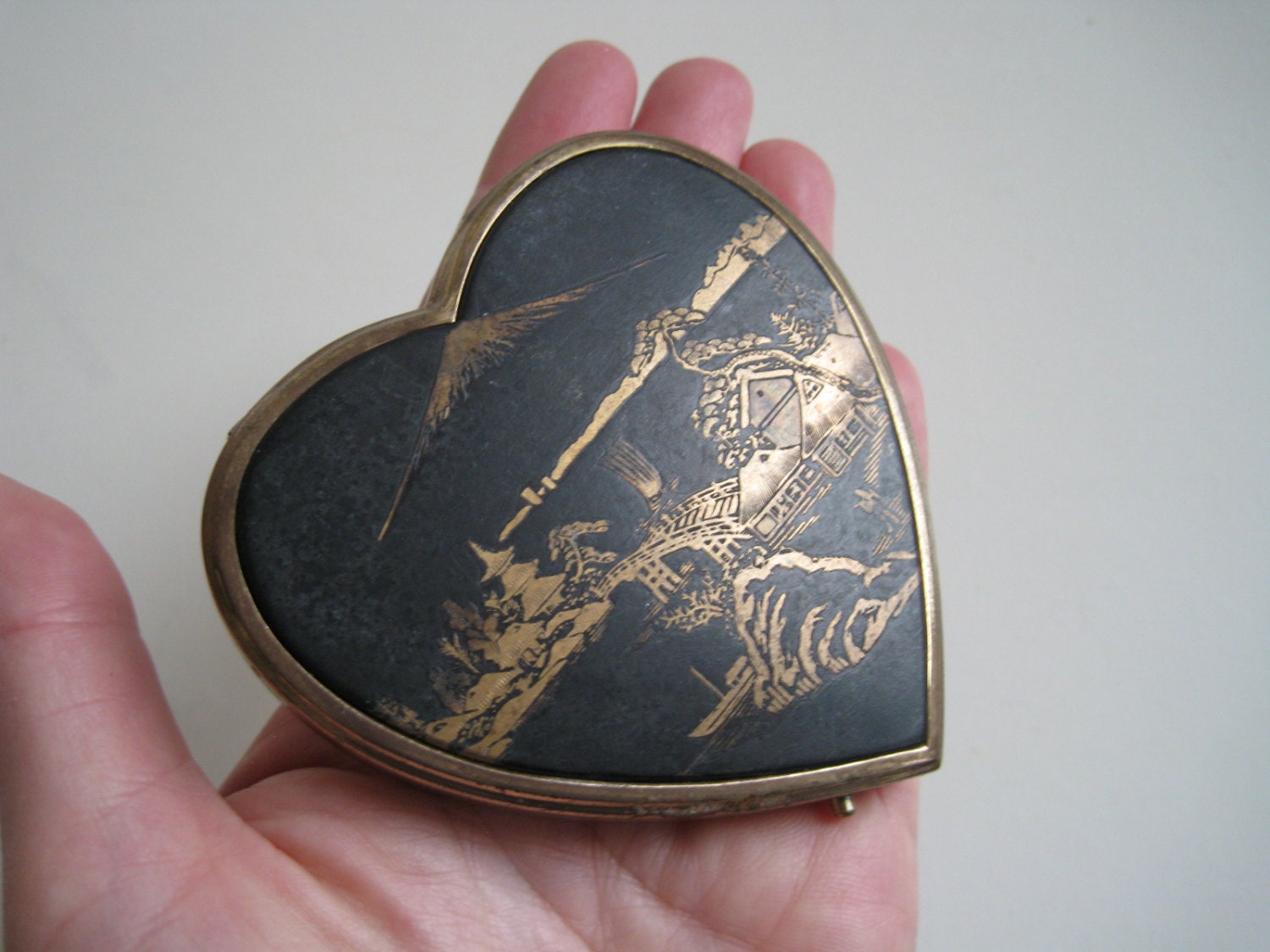 So charming Japanese damascene compact powder box ! 1940s.