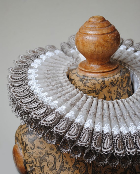 Tudor Elizabethan Renaissance neck ruff