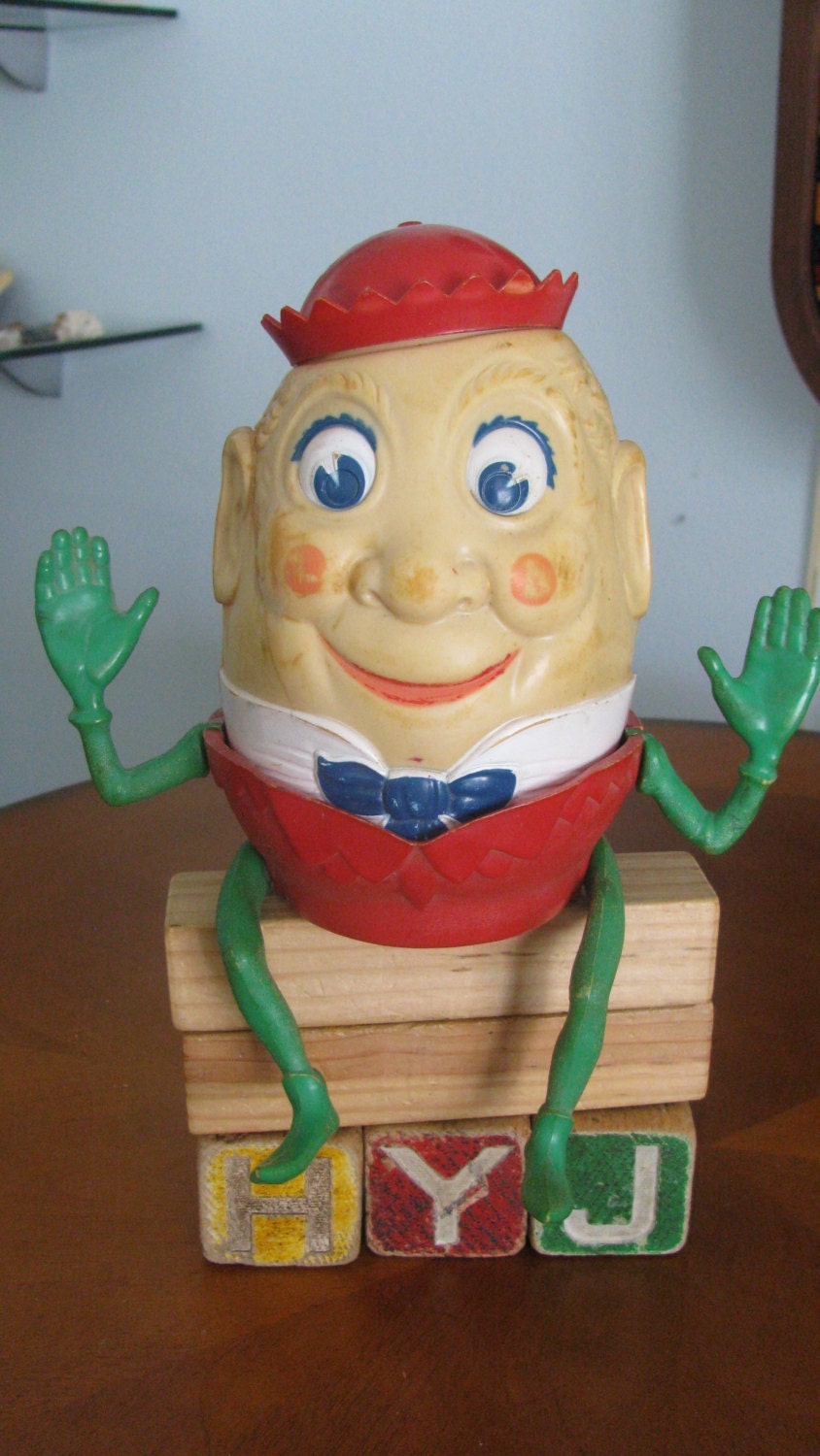 Vintage Humpty Dumpty Plastic Puzzle Toy / Collectible Toy